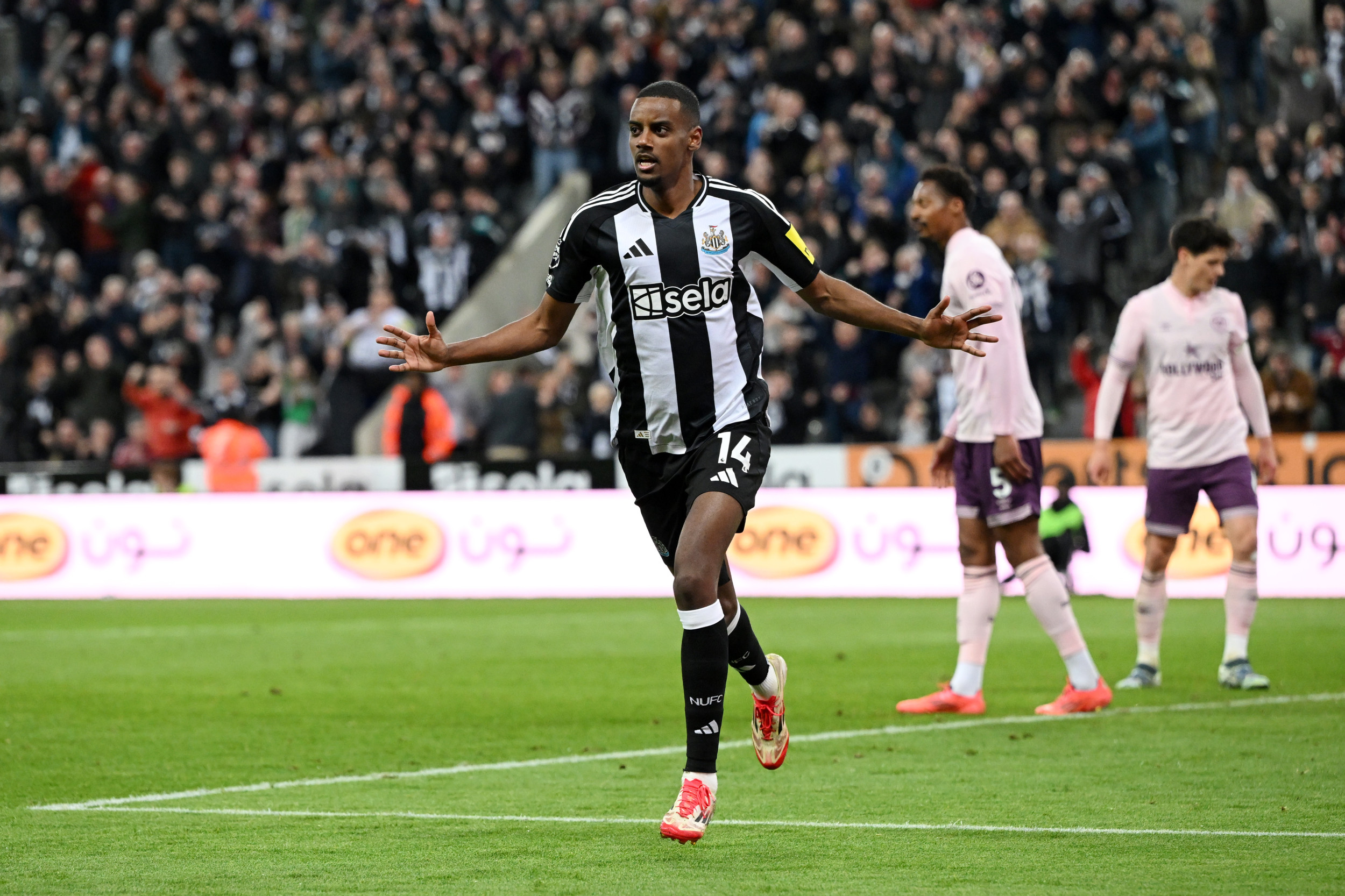 How to Watch Newcastle United FC vs Manchester United: Live Stream ...