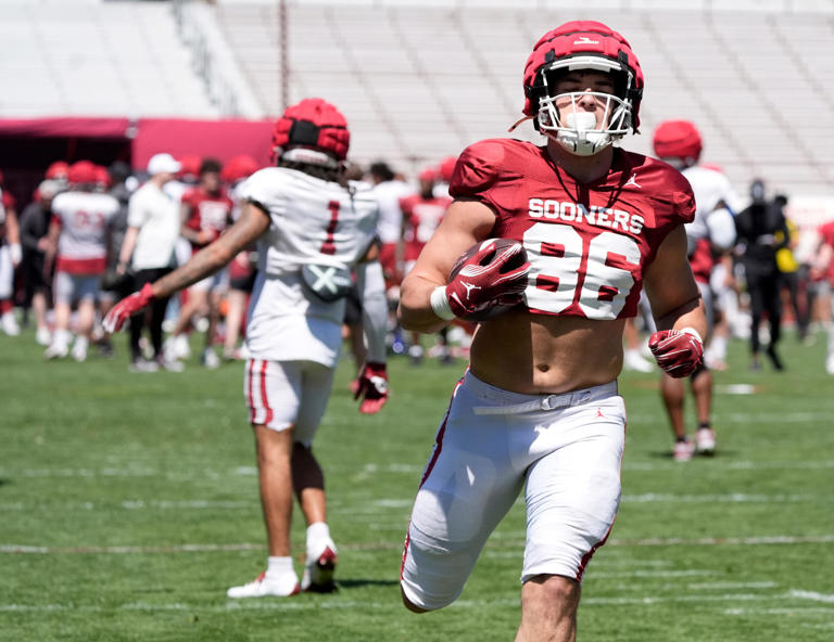 Oklahoma Sooners initial 2025 depth chart: Multiple true freshmen ...