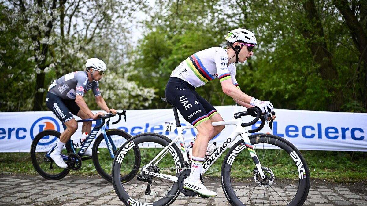 Paris-Roubaix : les images de la chute de Tadej Pogacar qui laisse ...