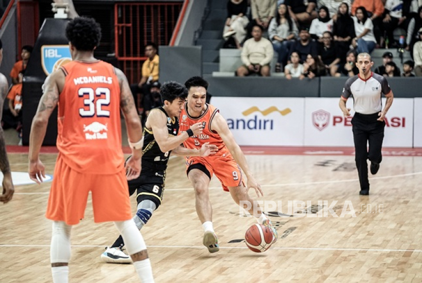 Kemenangan Pelita Jaya Atas Kesatria Bengawan Solo Dibayar Cedera ...