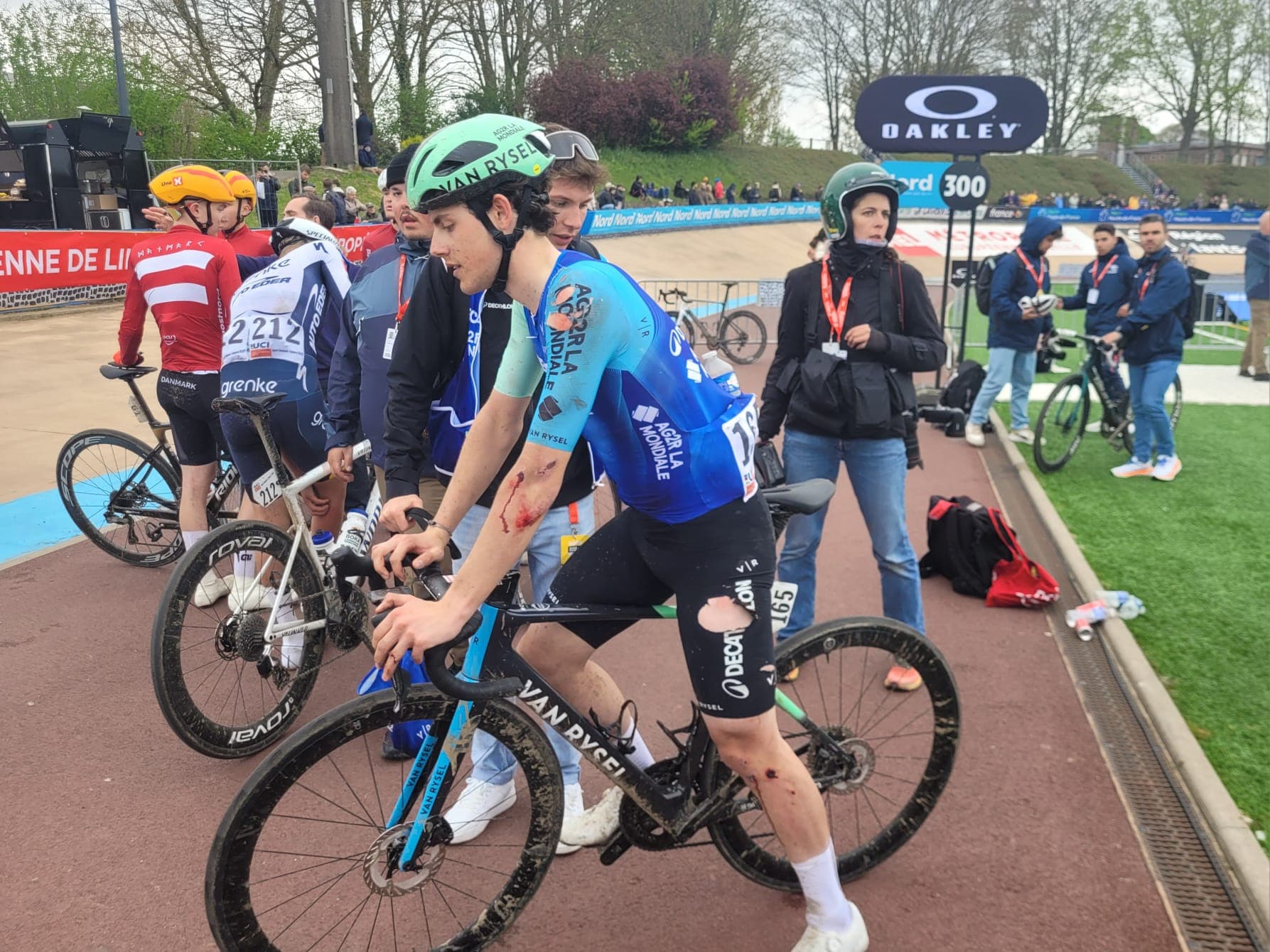 Paris-Roubaix: "Une course de fou", "une ambiance folle"... les juniors ...