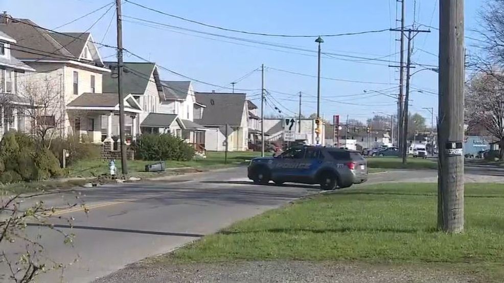 Report: Officer, deputy shoot suspect after he shoots at them following ...