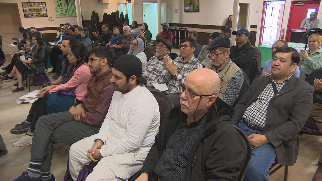 Eager to vote, new Canadians get crash course on electoral system in ...