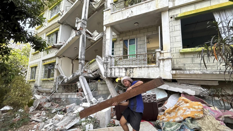 Myanmar earthquake: Panic as people rush out of buildings amid fresh ...