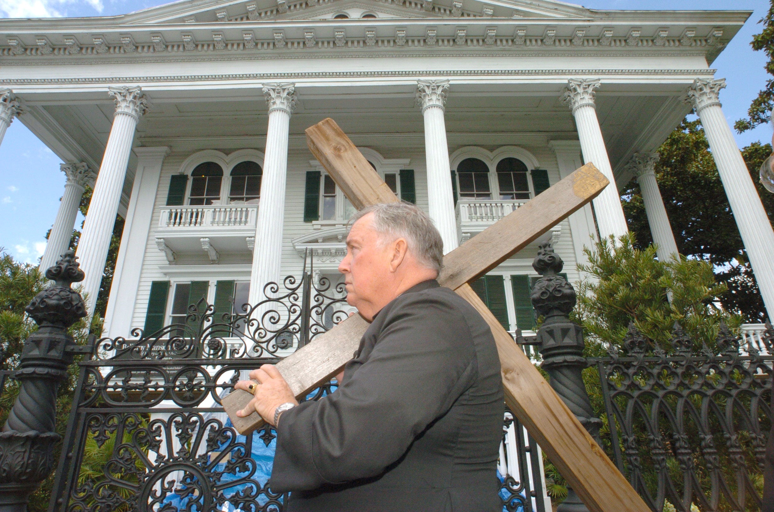 Are banks open on Good Friday? Is stock market closed? Post office ...