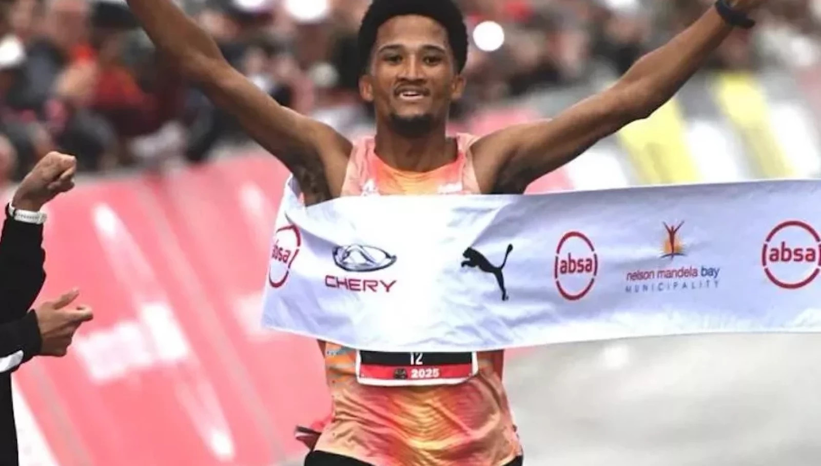 Adriaan Wildschutt shatters South African 10km record