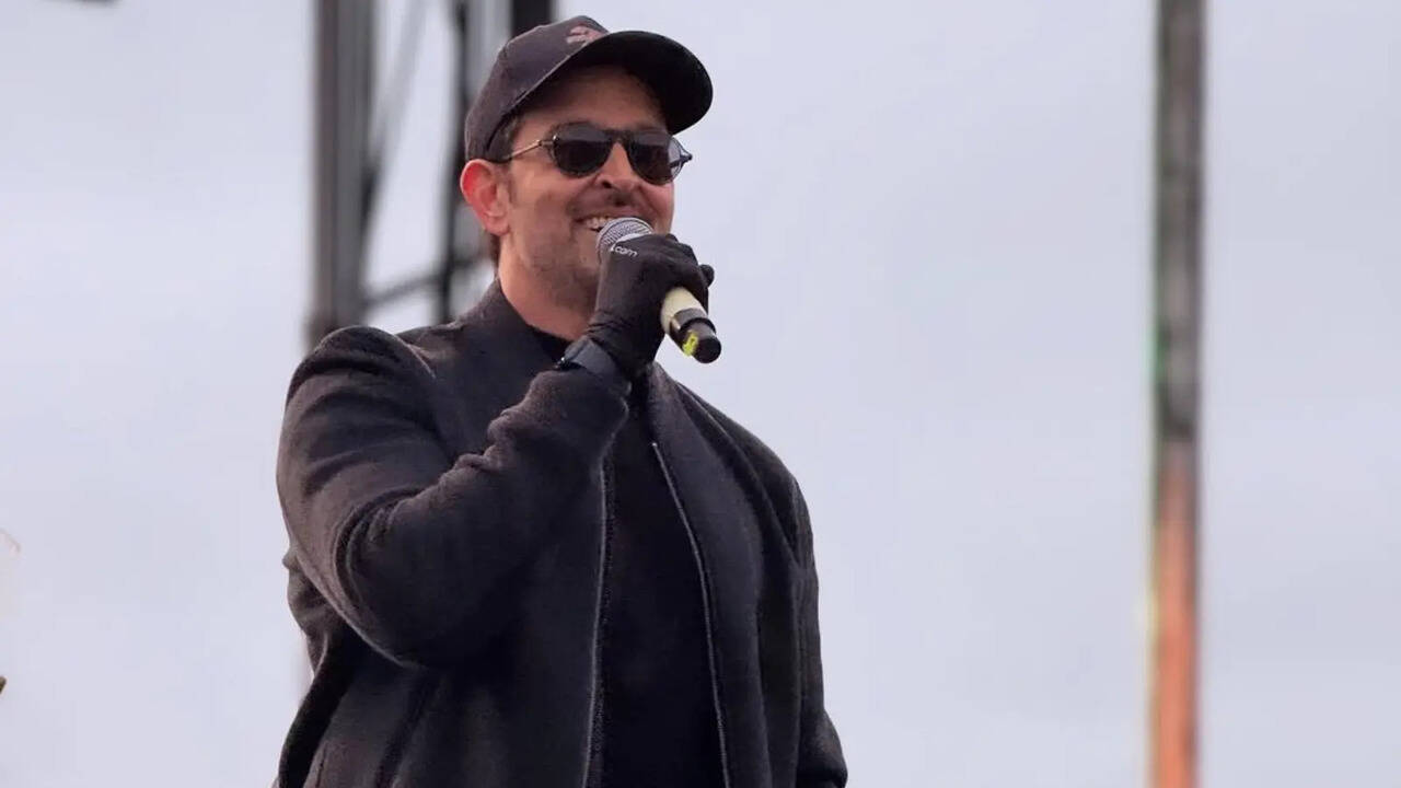 Hrithik Roshan NOT Rude With Fans, Clarifies USA Tour Organiser: Did ...