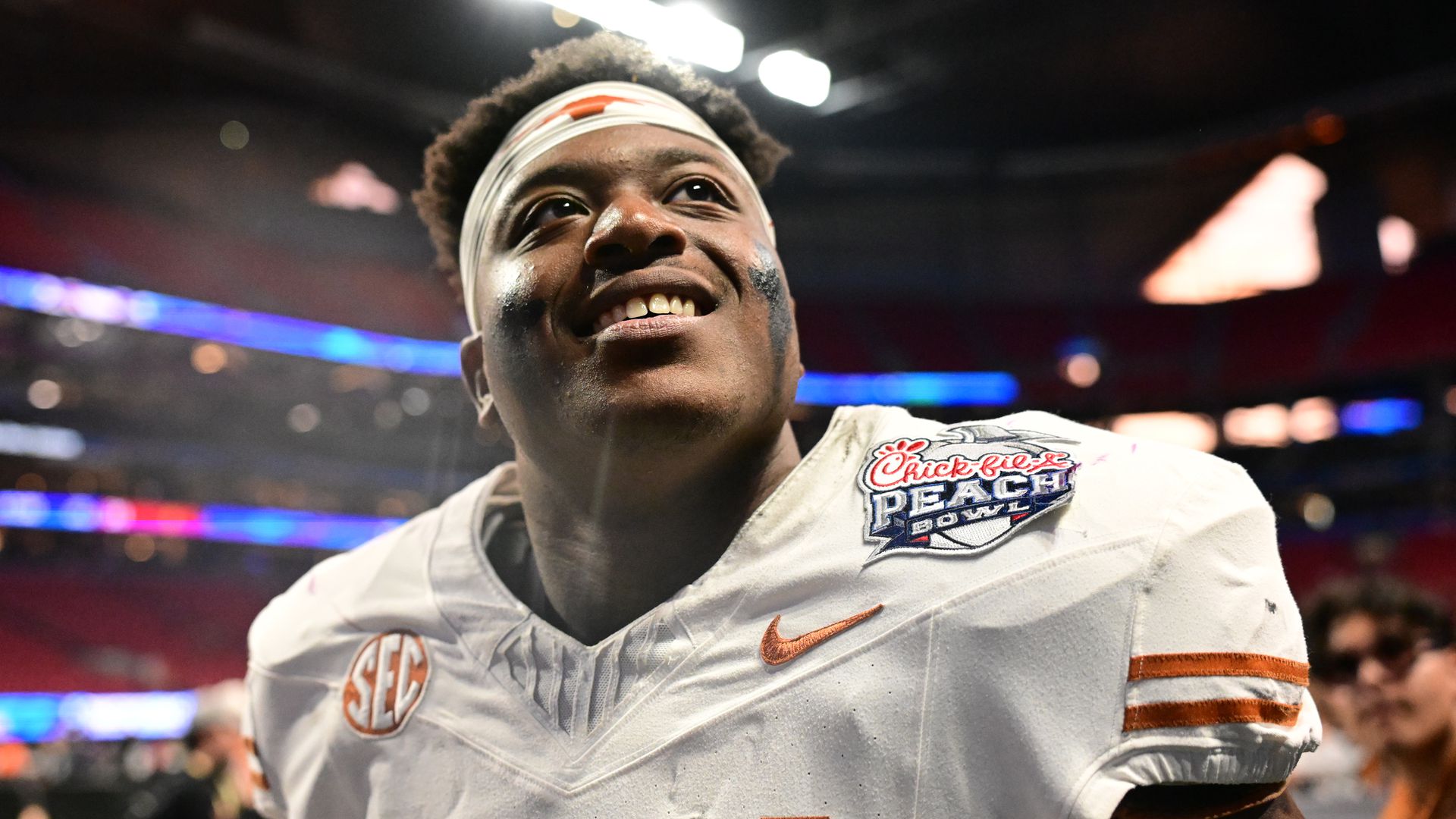 SB Nation mock draft: Texans move up one pick and select Kelvin Banks Jr.