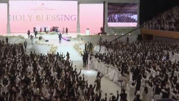 5000 Paare feiern Massenhochzeit in Südkorea: Das steckt hinter der ...