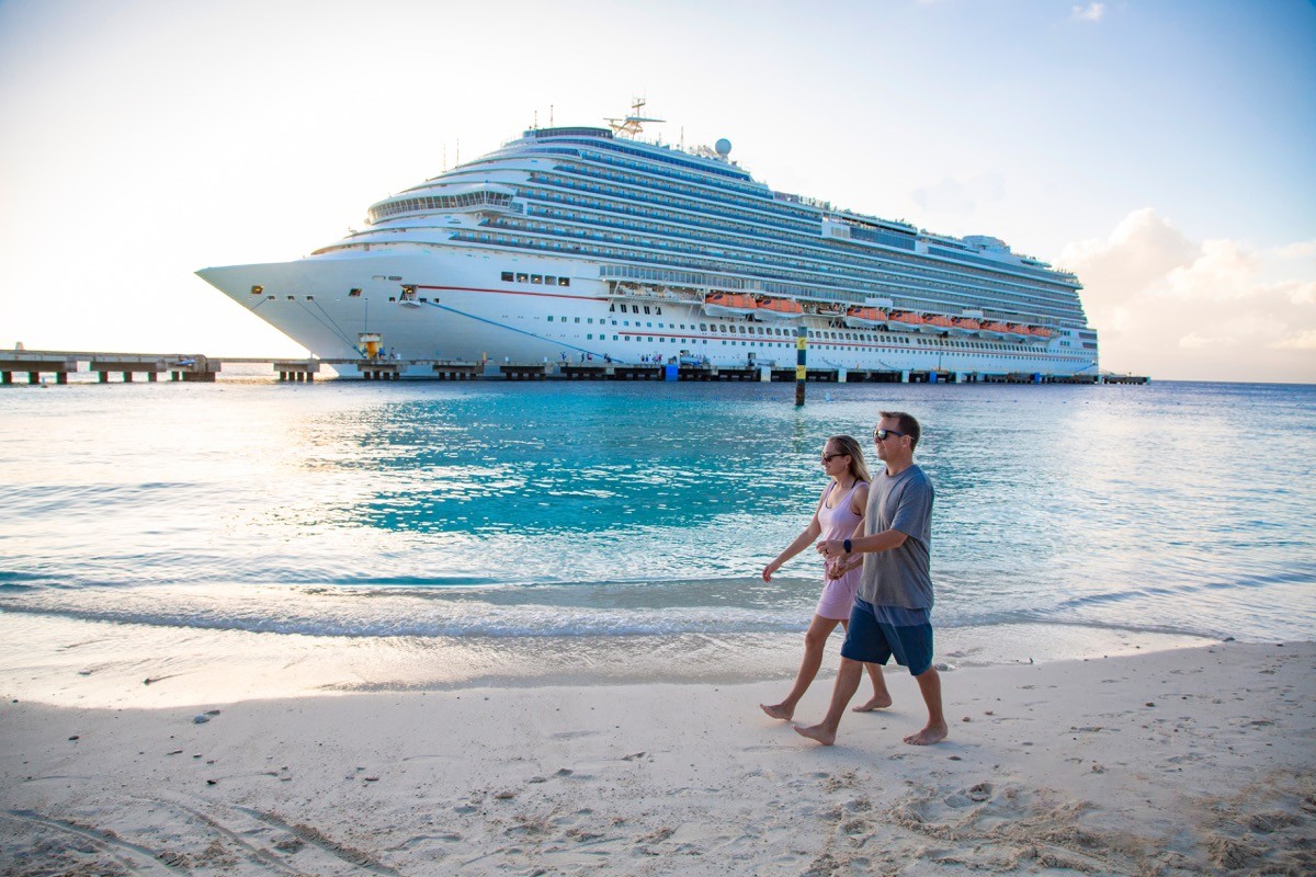 40 Essential Items to Buy for a Cruise