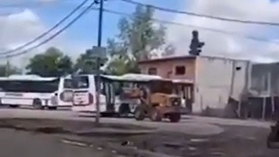 "¿Acá para la pala mecánica que va a Liniers?": Insólita 'vendeta' por ...