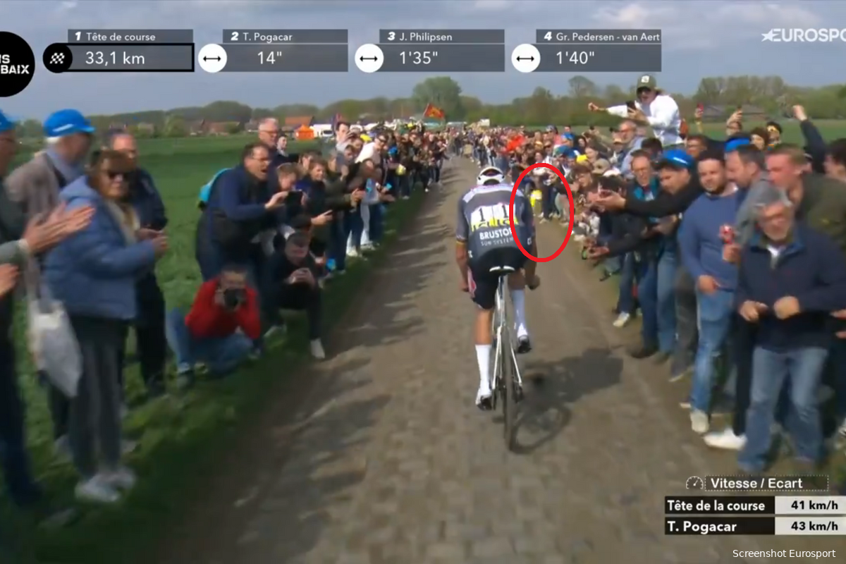 🎥 Van der Poel hit in the face with Visma | Lease a Bike water bottle ...