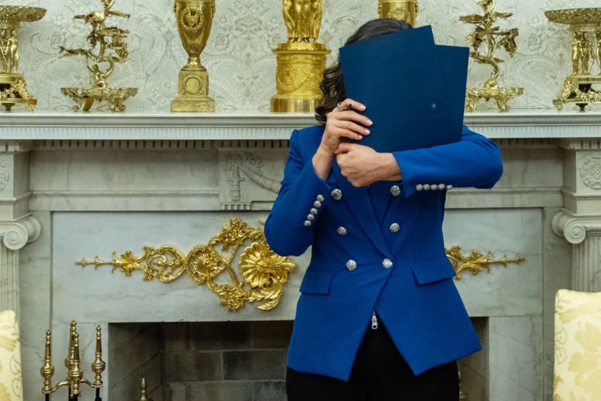 Michigan Gov. Gretchen Whitmer mocked for hiding face from cameras in ...