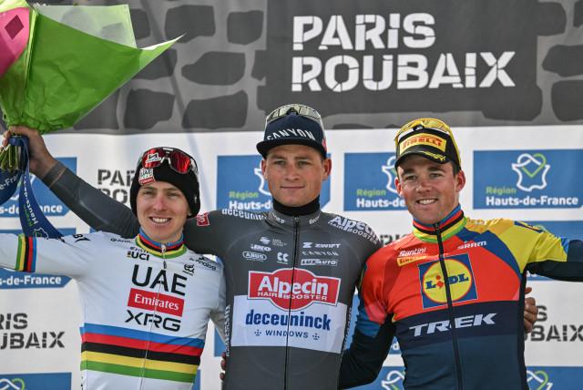 Tadej Pogacar falló y se cayó en la París-Roubaix: van der Poel ganó ...