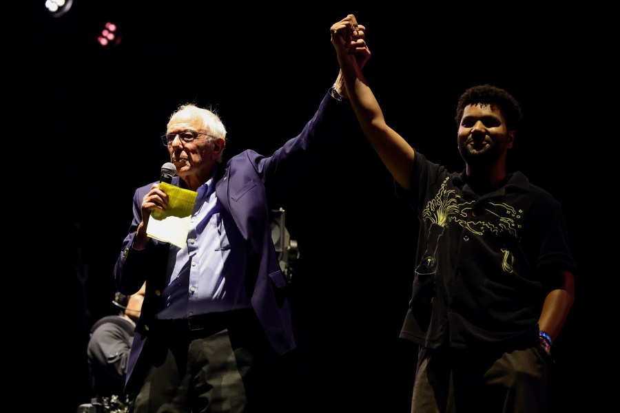 Bernie Sanders makes surprise appearance at Coachella, draws massive ...