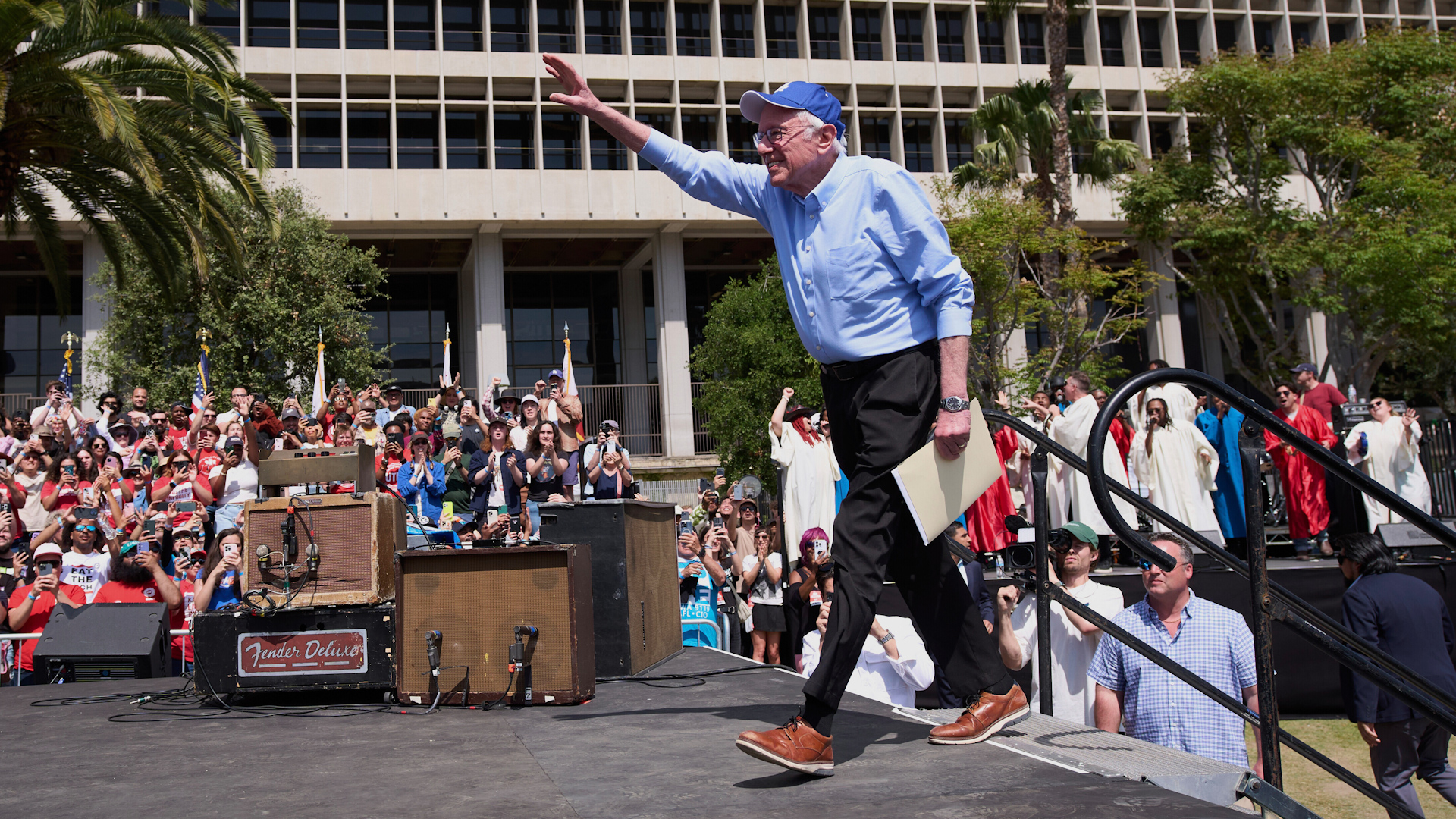 Sanders and AOC rally crowds in LA