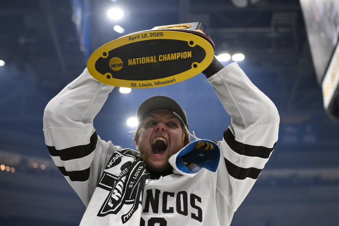 Incredible hockey photos from Western Michigan's Frozen Four national ...