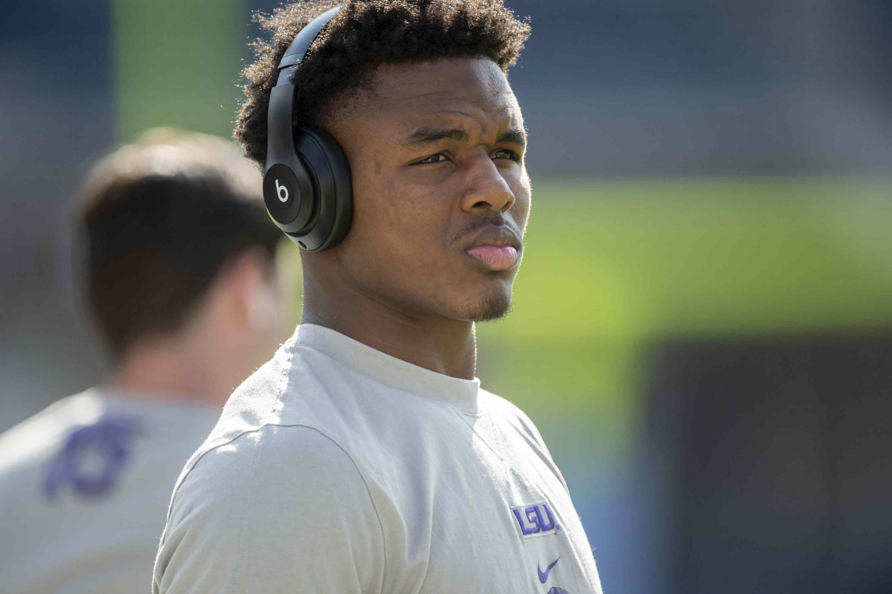 Conmoción en el fútbol americano, el jugador Kyren Lacy aparece muerto