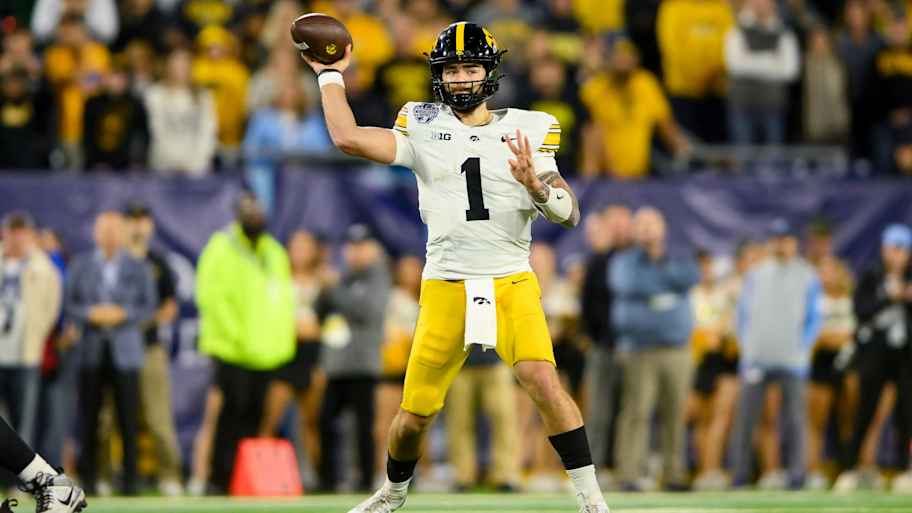 Iowa Hawkeyes QB Pens Heartfelt Message After Transfer Decision