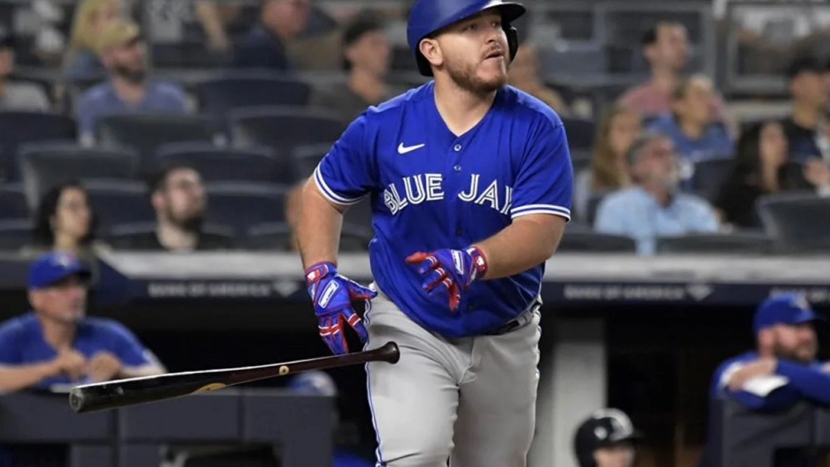 MLB: Captain Kirk to the Rescue! Mexican Player's First HR of the ...