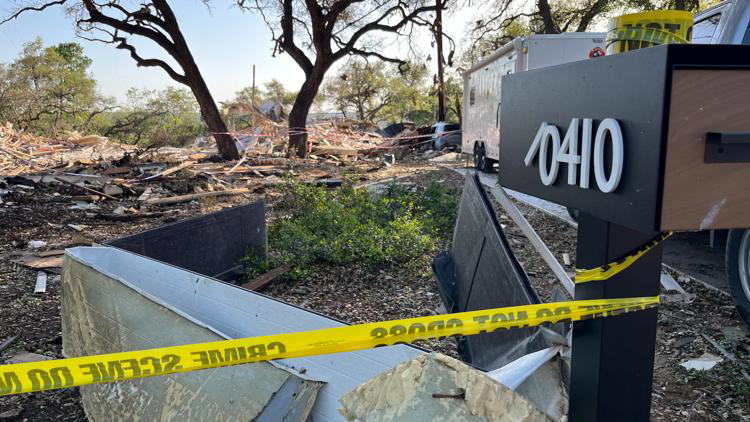 6 injured as house collapses in northwest Austin explosion
