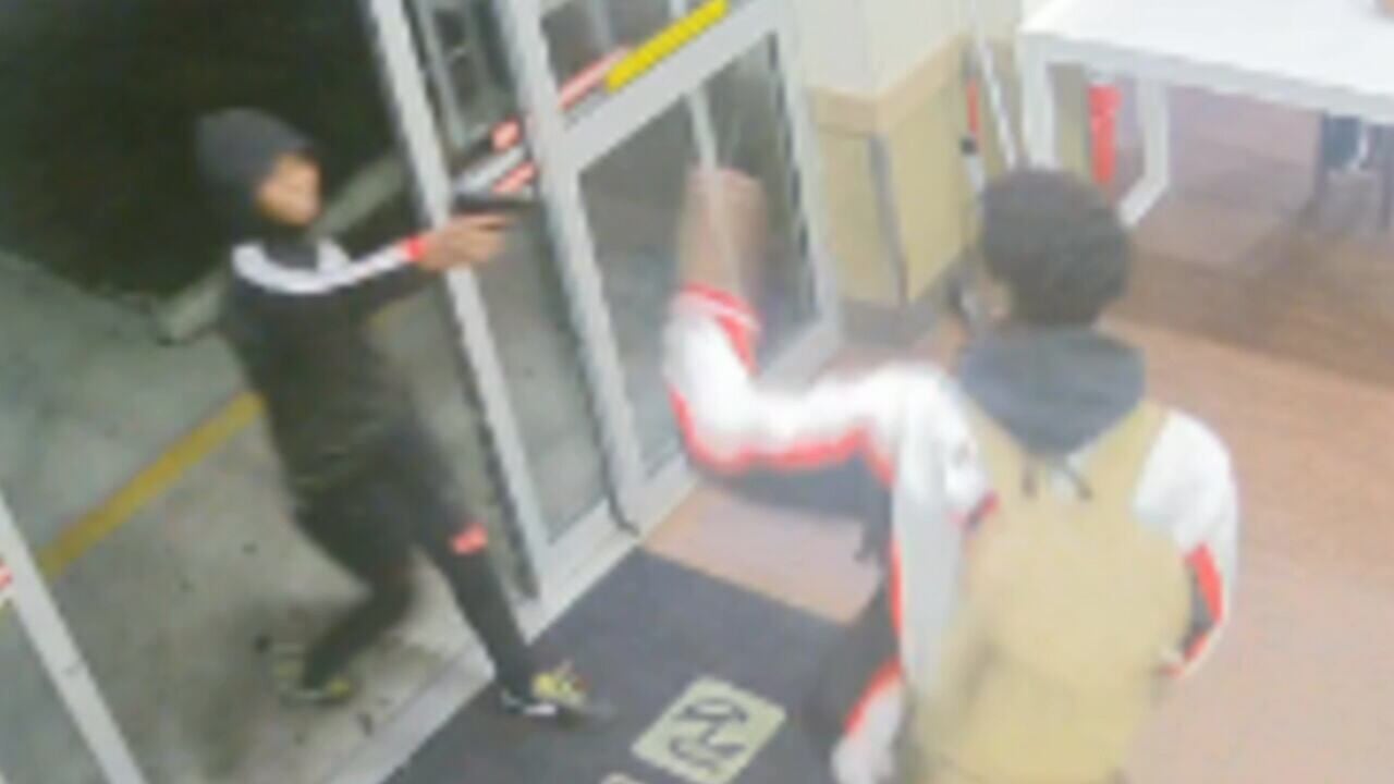 Woman testifies in Atlanta murder trial of her twin sister who murdered ...