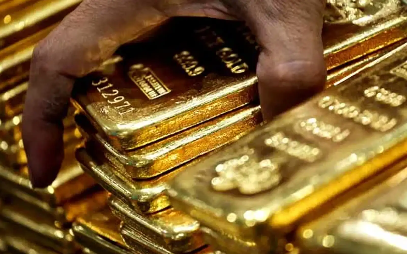 Gold price hits record above US$3,500