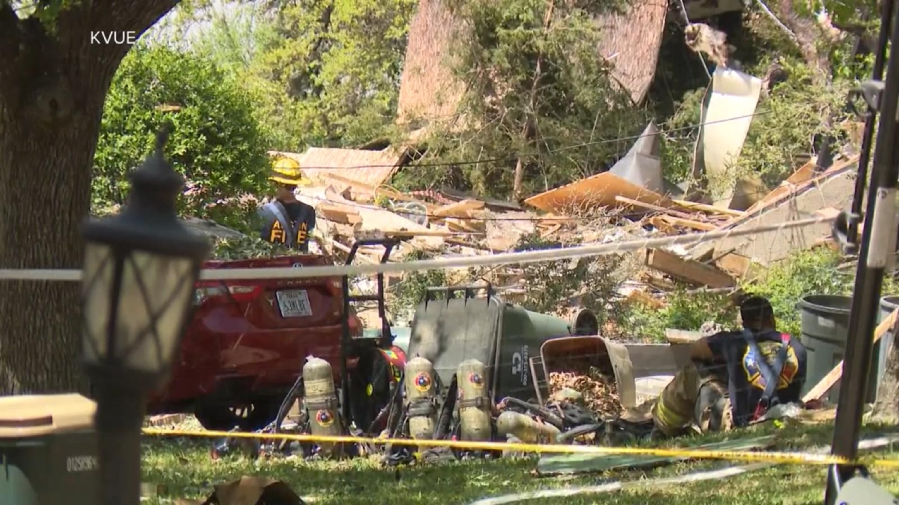 House explosion leaves multiple people injured in Texas