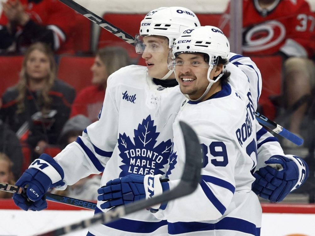 Maple Leafs tame Hurricanes and inch closer to Atlantic Division title