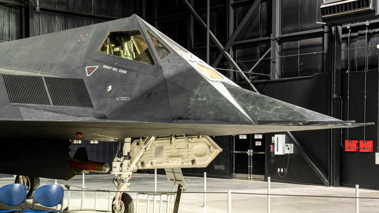China Claims It Can Track An F-35 Stealth Fighter, But It's Not The Jet ...
