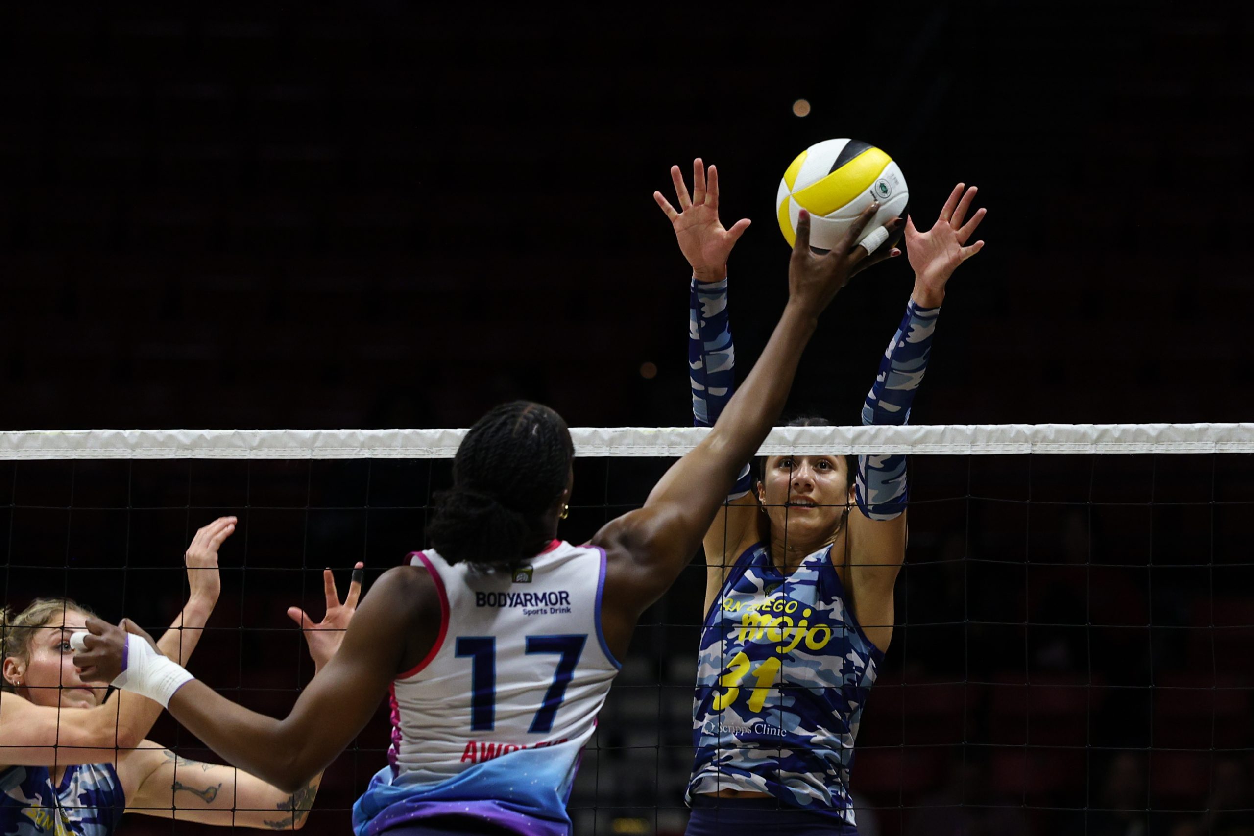 San Diego Mojo defeat women's volleyball league-leading Omaha in four sets