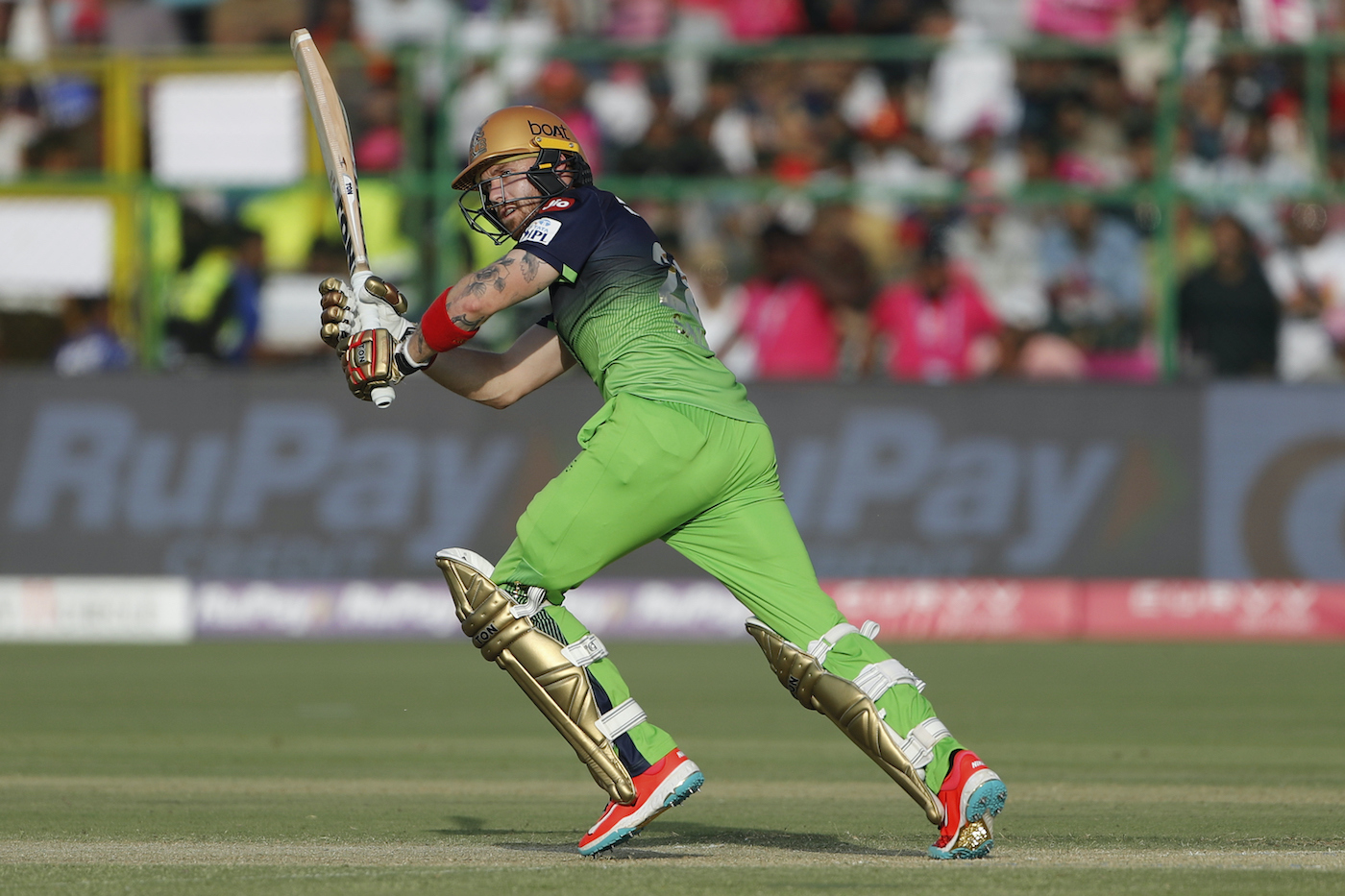 Salt takes down Archer's leg-side trap