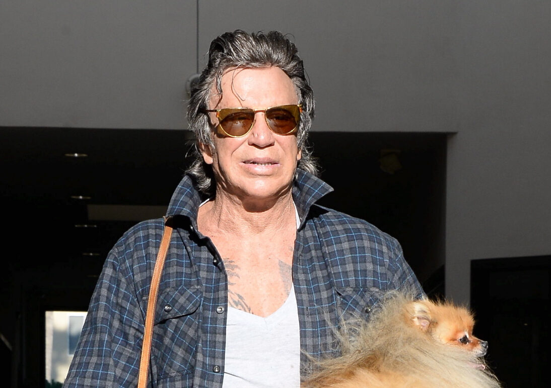 Mickey Rourke, da sex symbol alla cacciata dal Gf Vip per omofobia