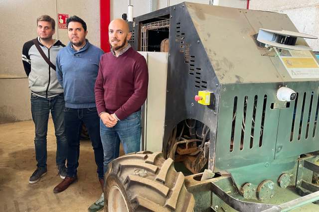 Researchers unveil 'groundbreaking' self-driving tractor set to ...