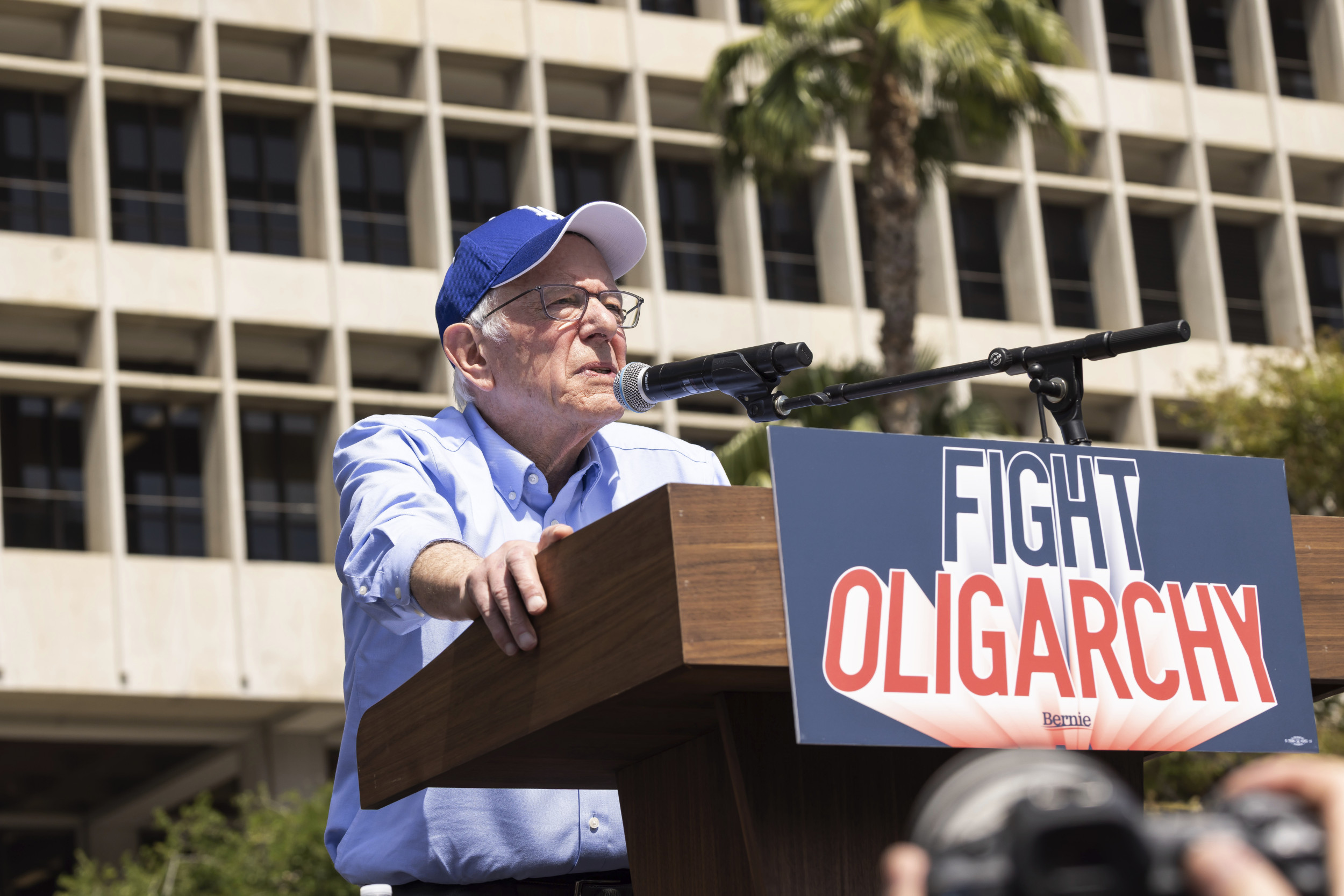 Bernie Sanders Addresses The Crowd At The 'Fighting Oligarchy' Rally In ...