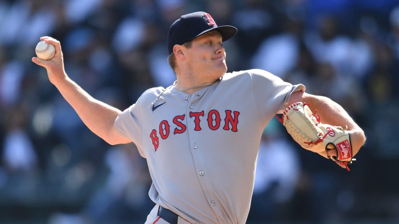 Red Sox place RHP Richard Fitts on IL, call up veteran pitcher