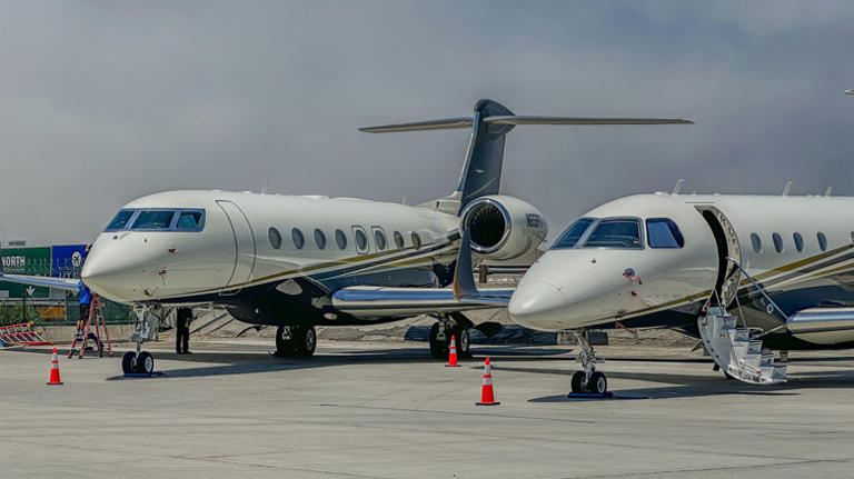 12 Of The Biggest Private Jet Airports In The US, Ranked By Departures