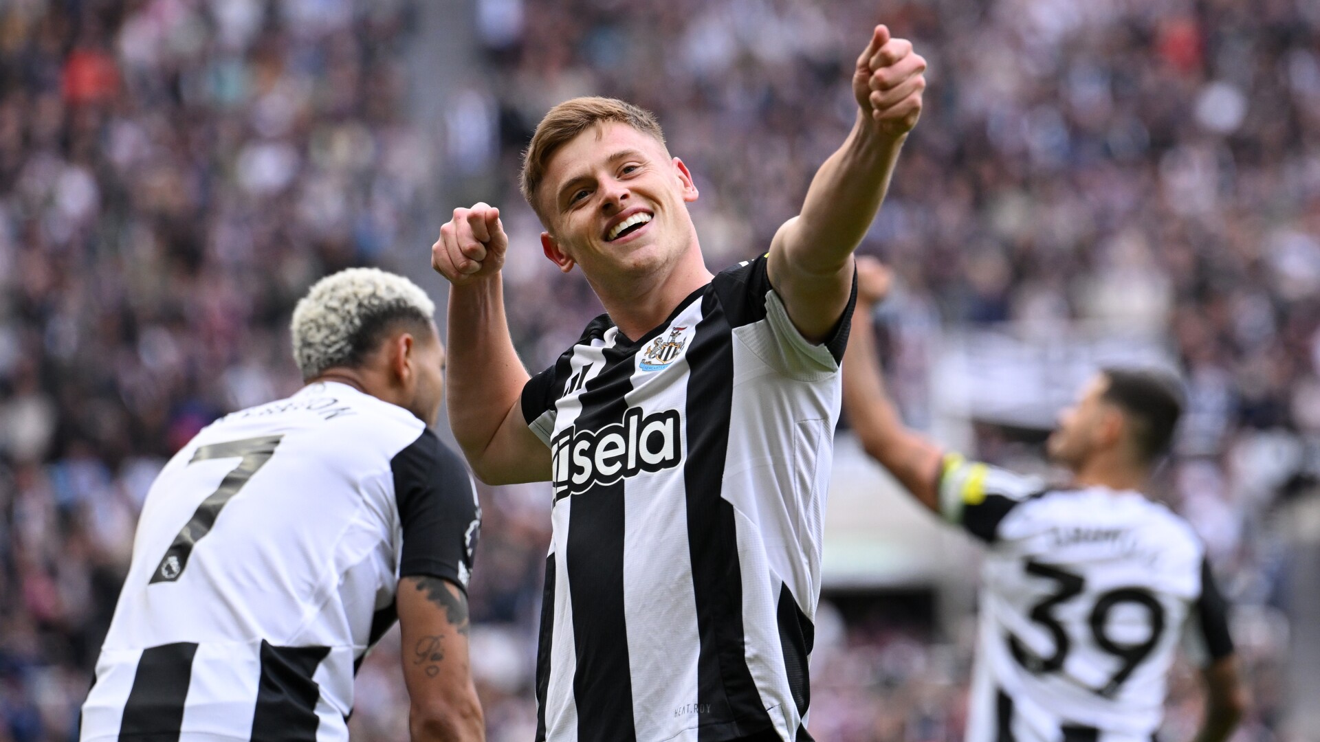 Newcastle 4-1 Manchester United: Red Devils crumble away to in-form ...
