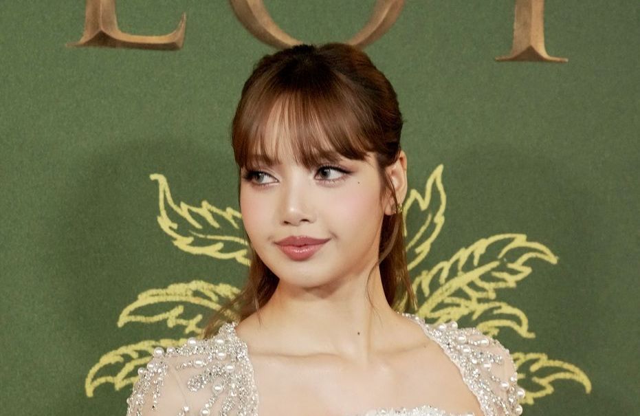 Portée par Lisa, la casquette « Piper, nooo ! » inspirée de « The White ...