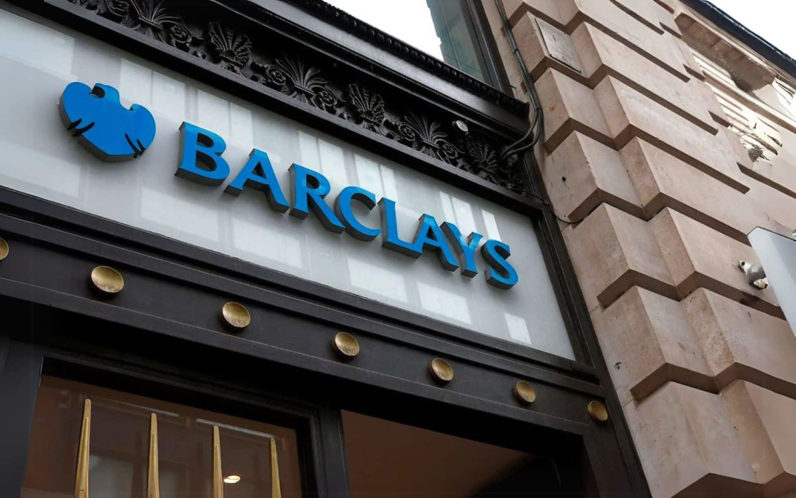 Barclays Begins Payouts After January Outage Disrupted Customer Access