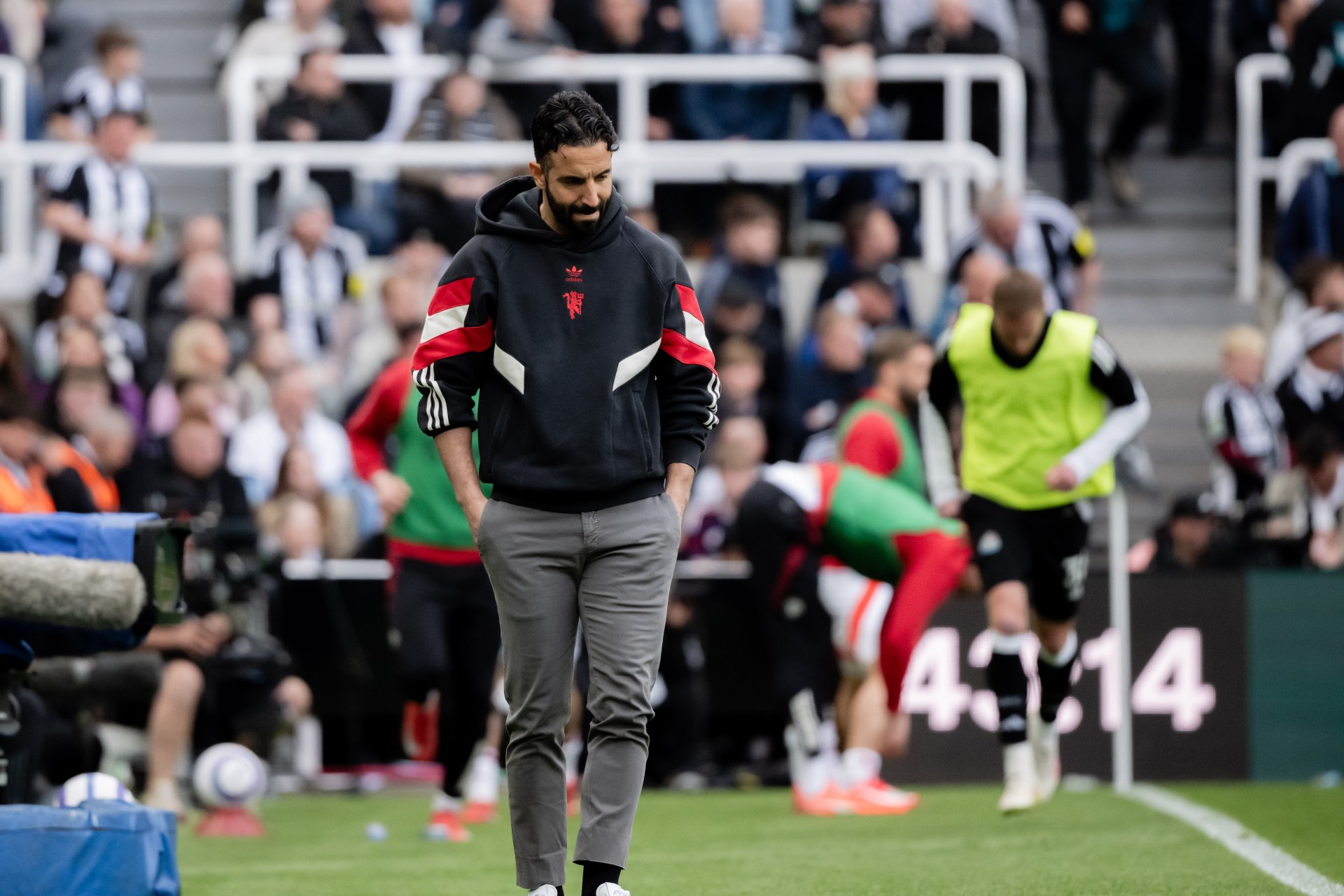 Roy Keane slams 'physically and mentally weak' Man Utd stars after ...