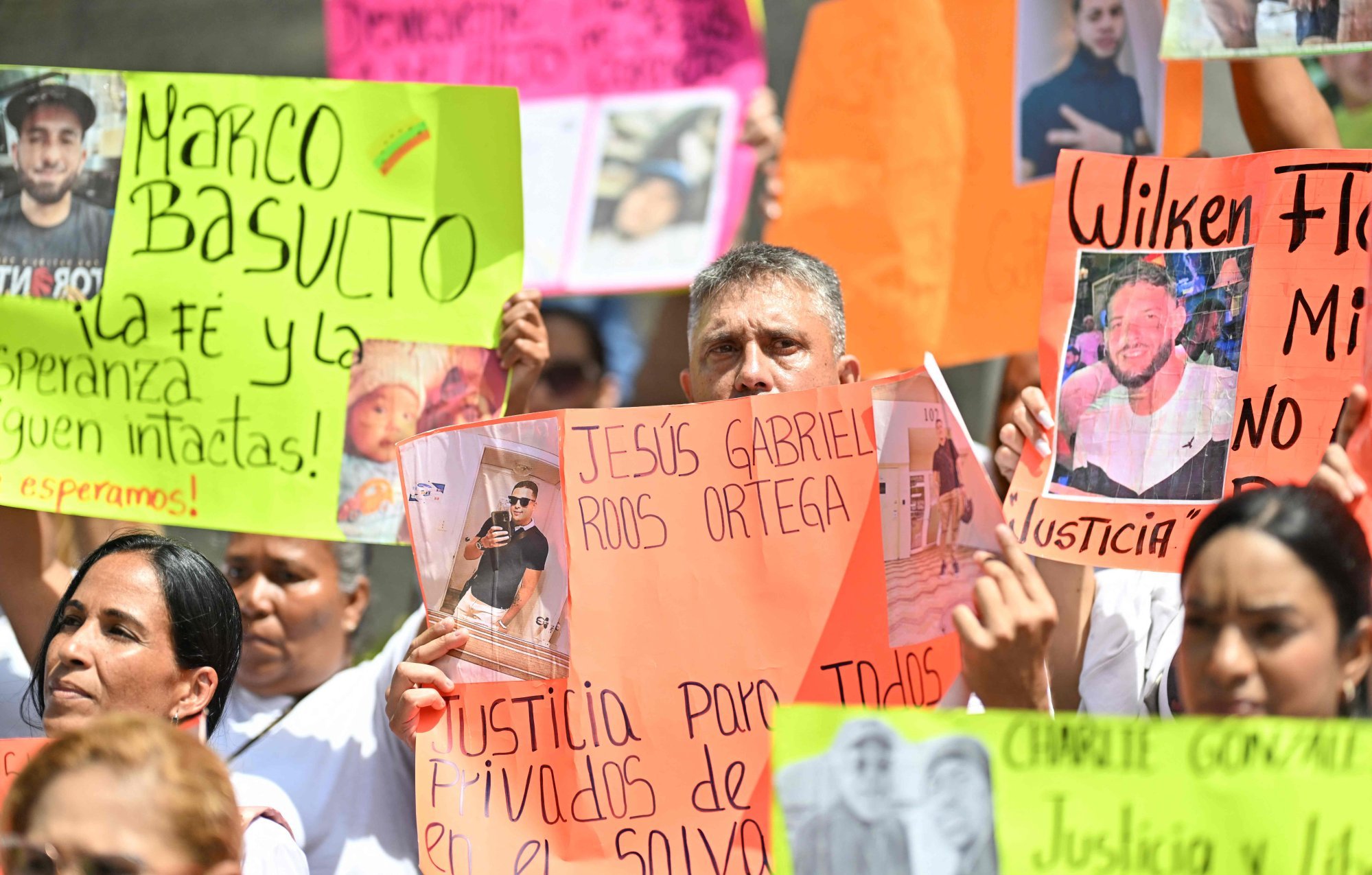 US deports another 10 gang members to El Salvador, Marco Rubio says