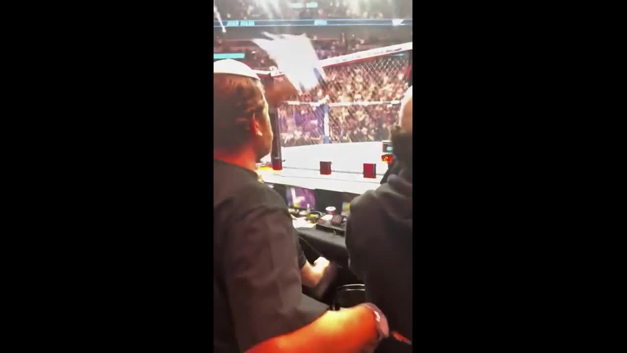 Dave Portnoy waves Israel flag after Hitler-praising UFC fighter Bryce ...