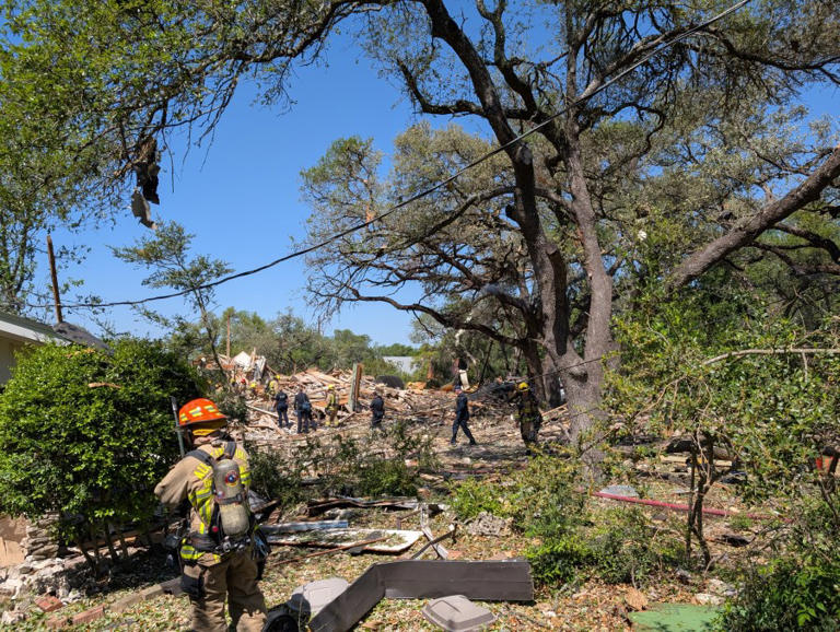 6 injured after house explosion in northwest Austin, cause under ...