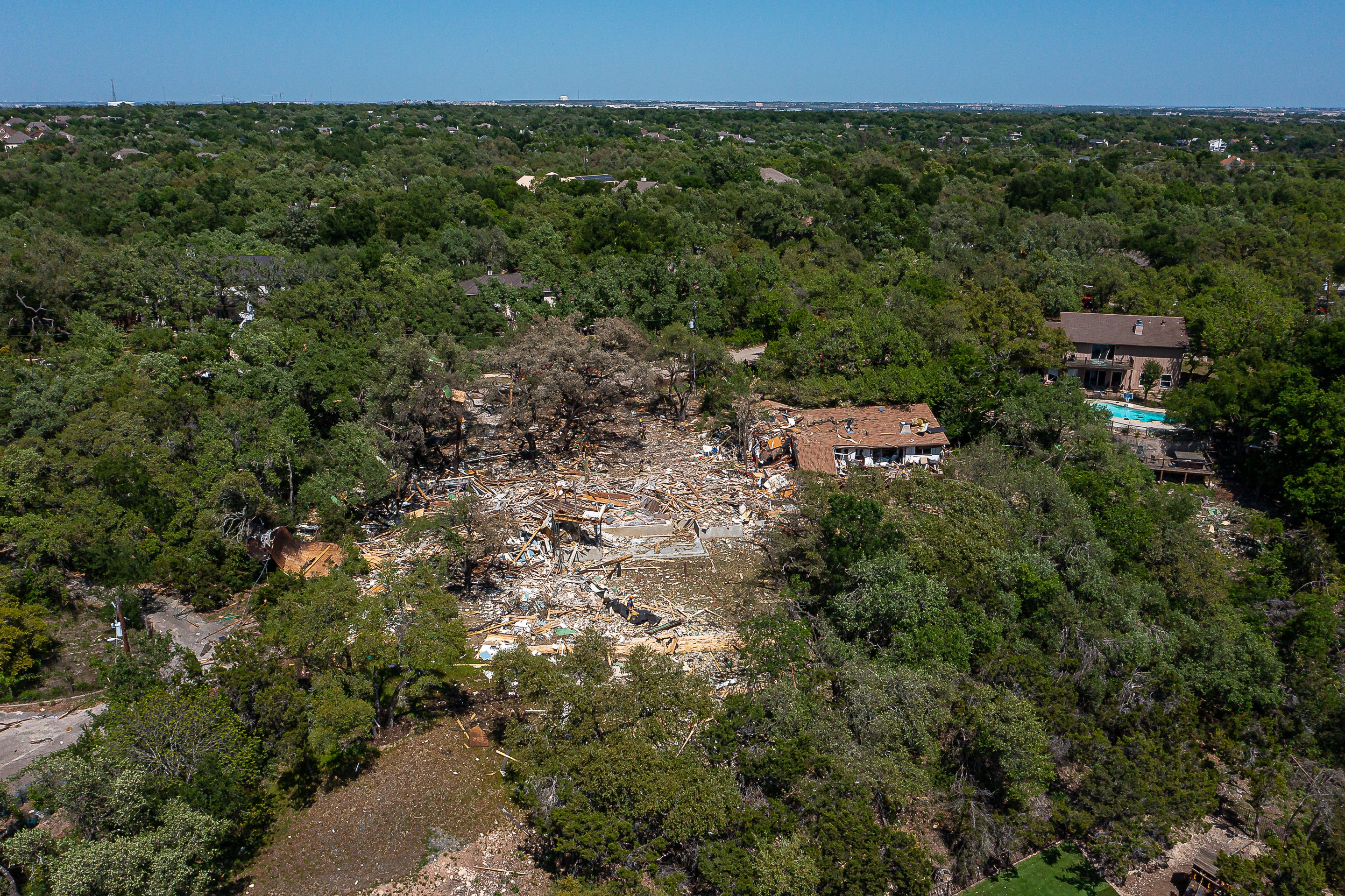 Videos show moments before Northwest Austin home explosion, heard as ...