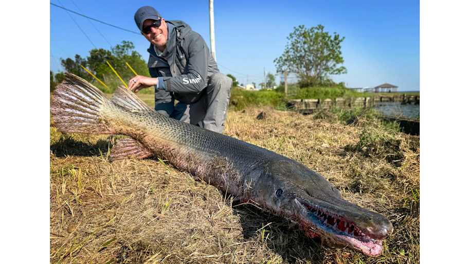 New World Record: Monster 7-Foot Alligator Gar Caught on 2-Pound Test Line