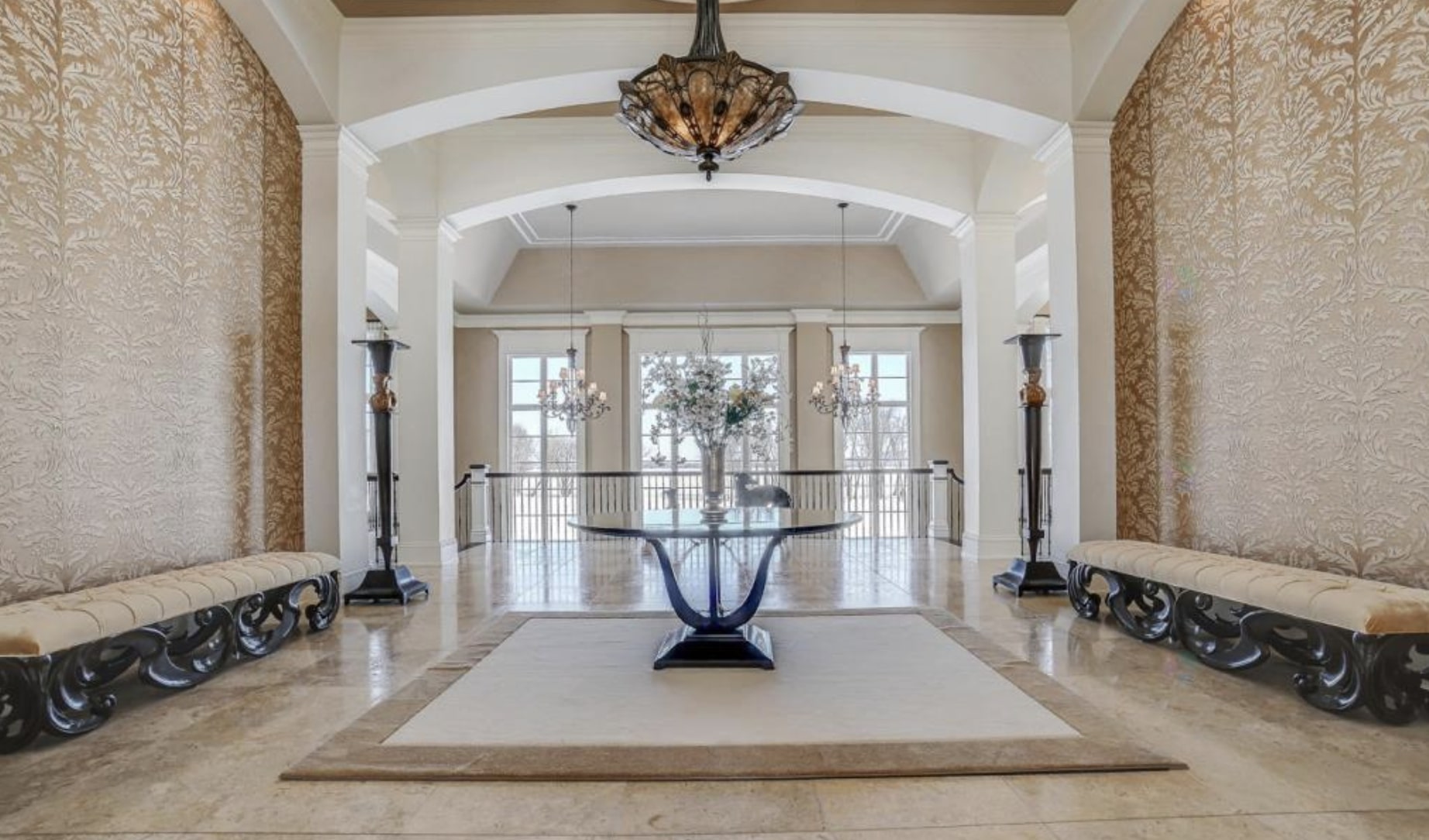 Cette maison au Québec digne du Château de Versailles est à vendre 17,5M$