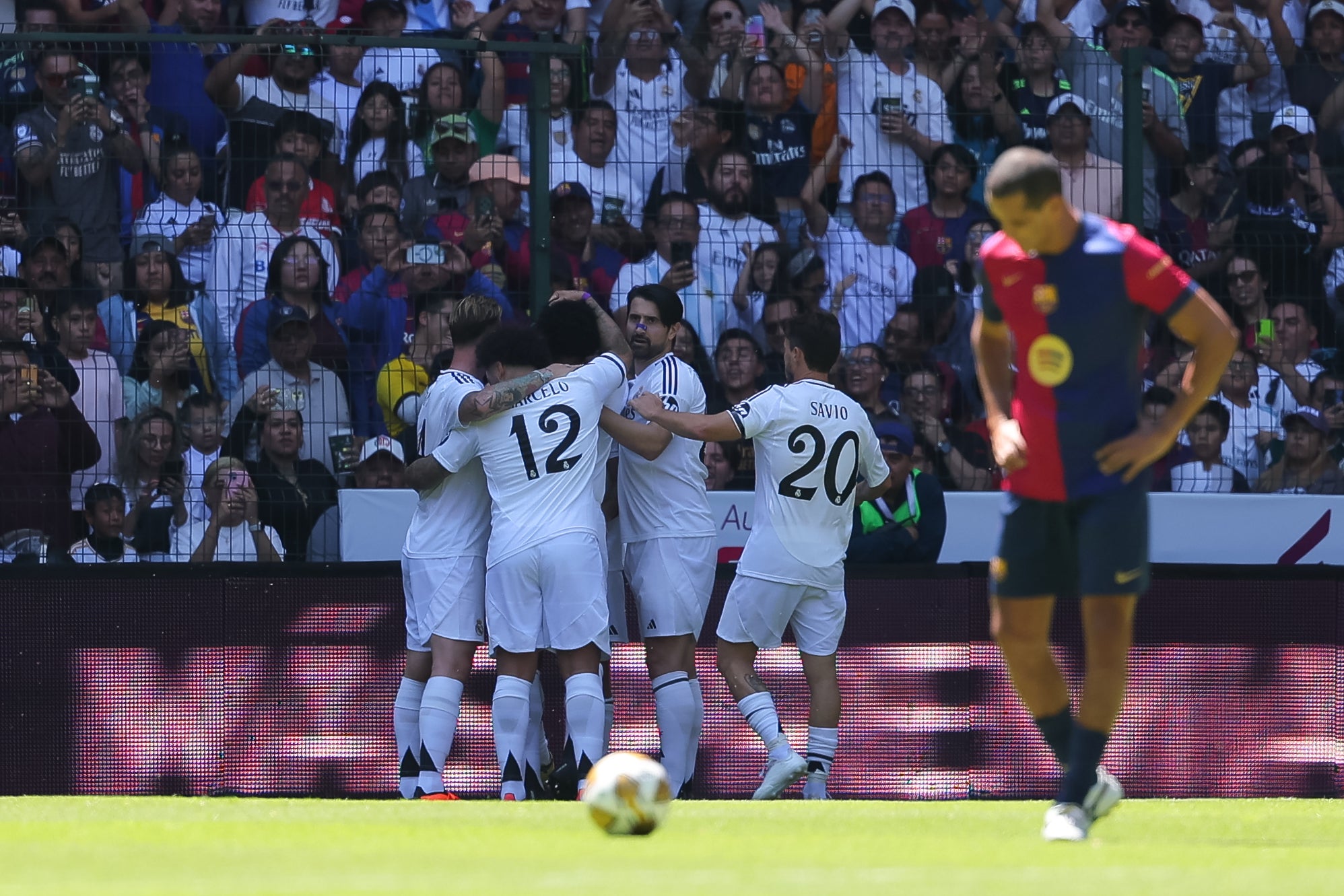 Real Madrid venció al Barcelona en penales en el Clásico de Leyendas