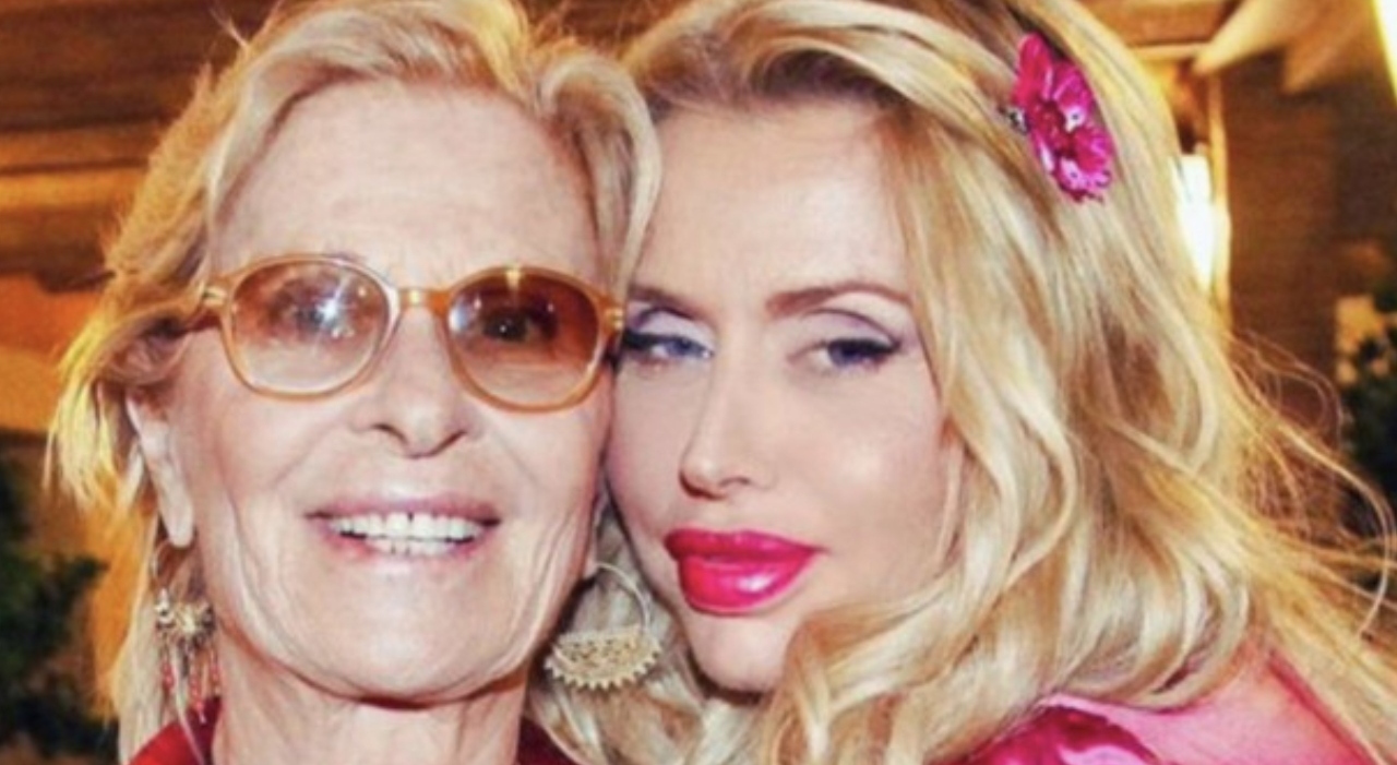 Domenica In, tensione tra Valeria Marini e la mamma Gianna Orrù: «Questo non si fa, non è ...