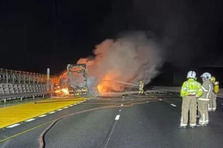 Huge M6 fire shuts down motorway as lorry crash inferno captured in ...